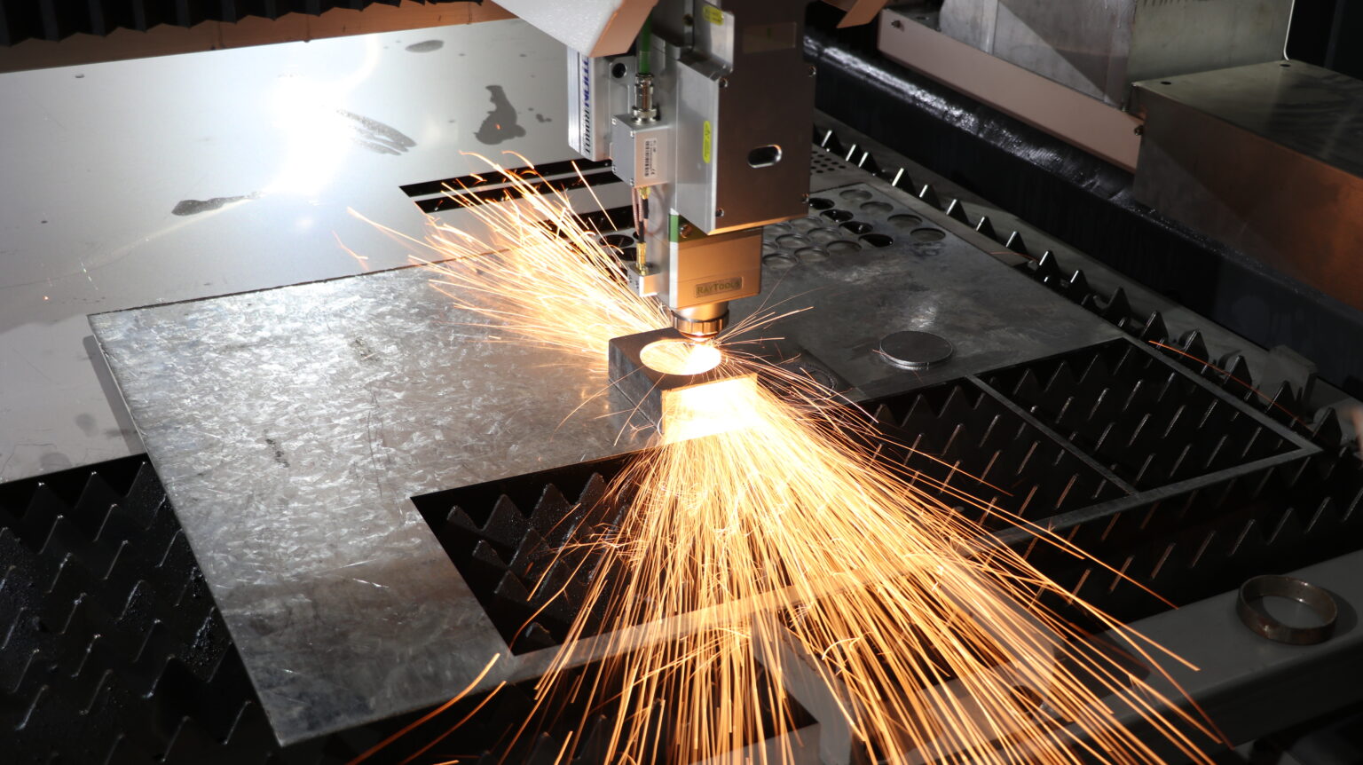 How does a laser cutting machine work? - Chinese Laser Cutting Machine ...